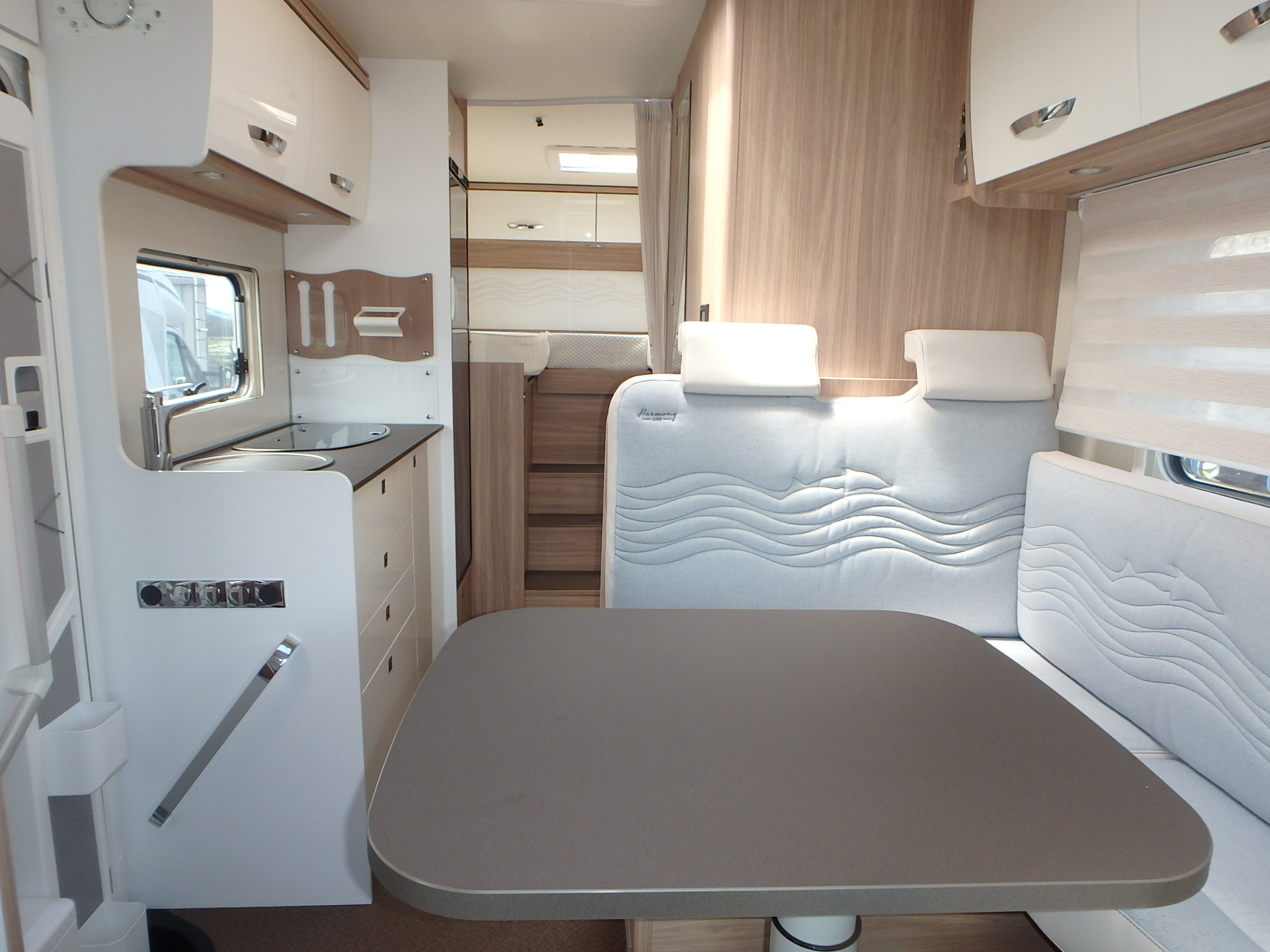 BURSTNER - DELFIN T 690G HARMONY-LINE - Eurotrek Campers Coevorden ...