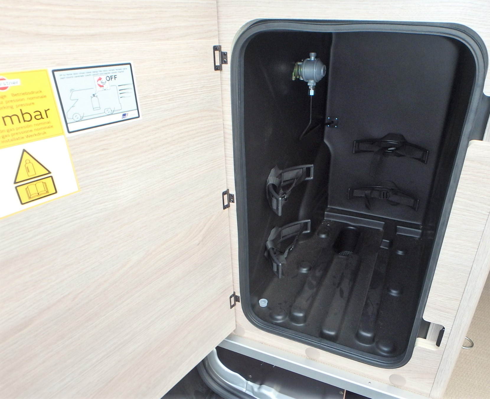 BURSTNER - LINEO C 590 - Eurotrek Campers Coevorden (Drenthe) - De ...