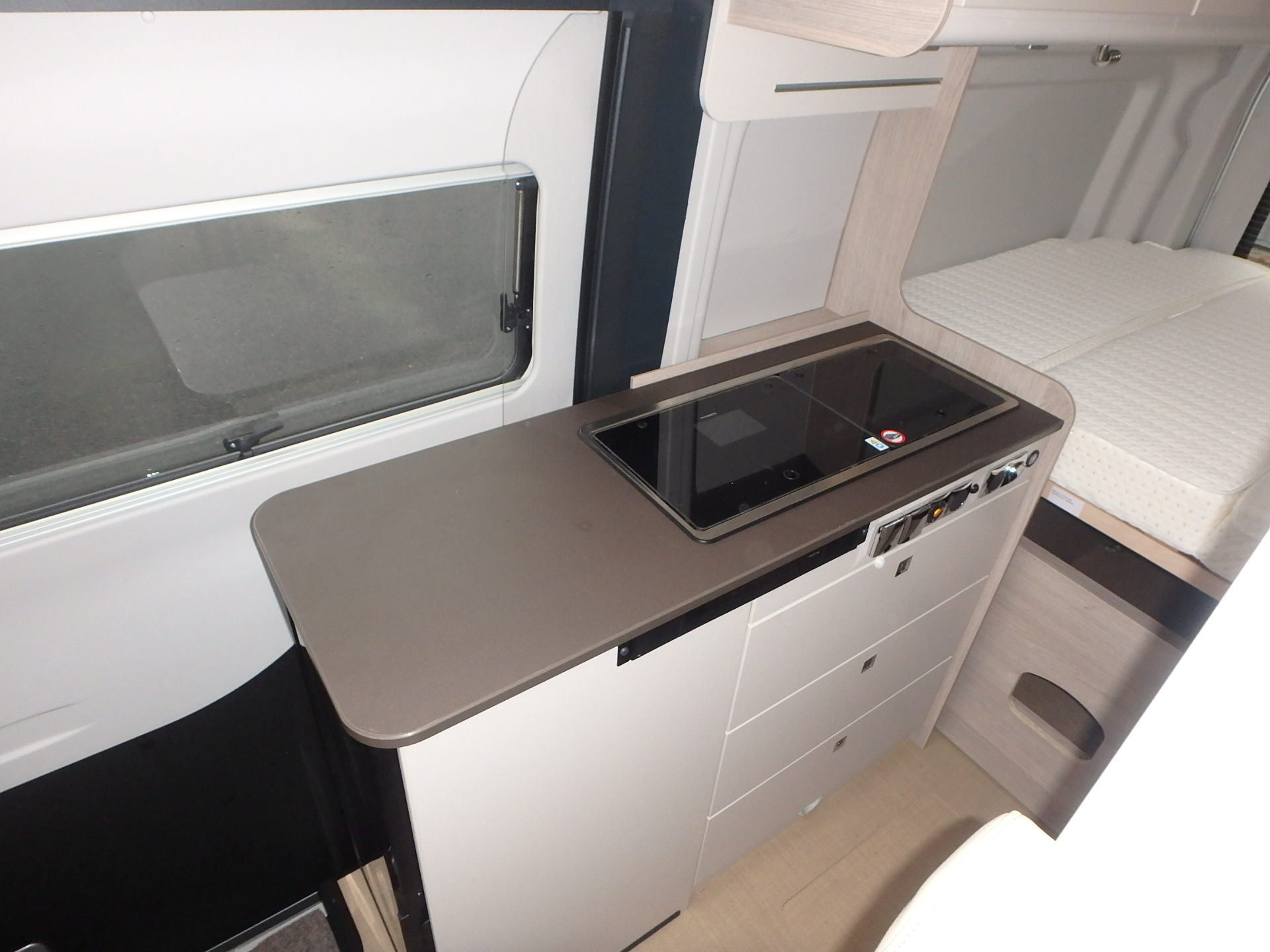 BURSTNER - LINEO C 590 - Eurotrek Campers Coevorden (Drenthe) - De ...