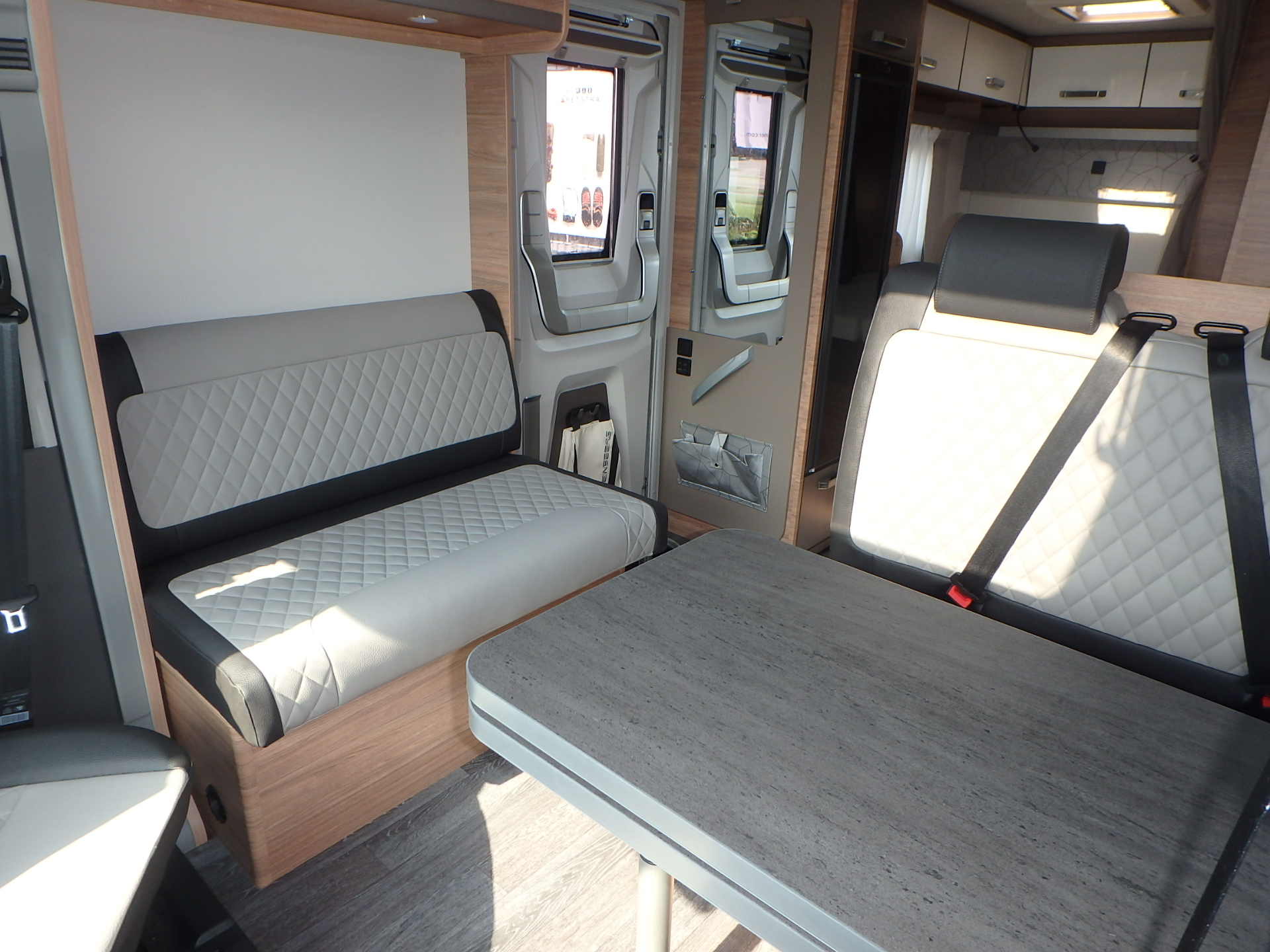 WEINSBERG CARA-LOFT 650MF - Eurotrek Campers Coevorden (Drenthe) - De ...