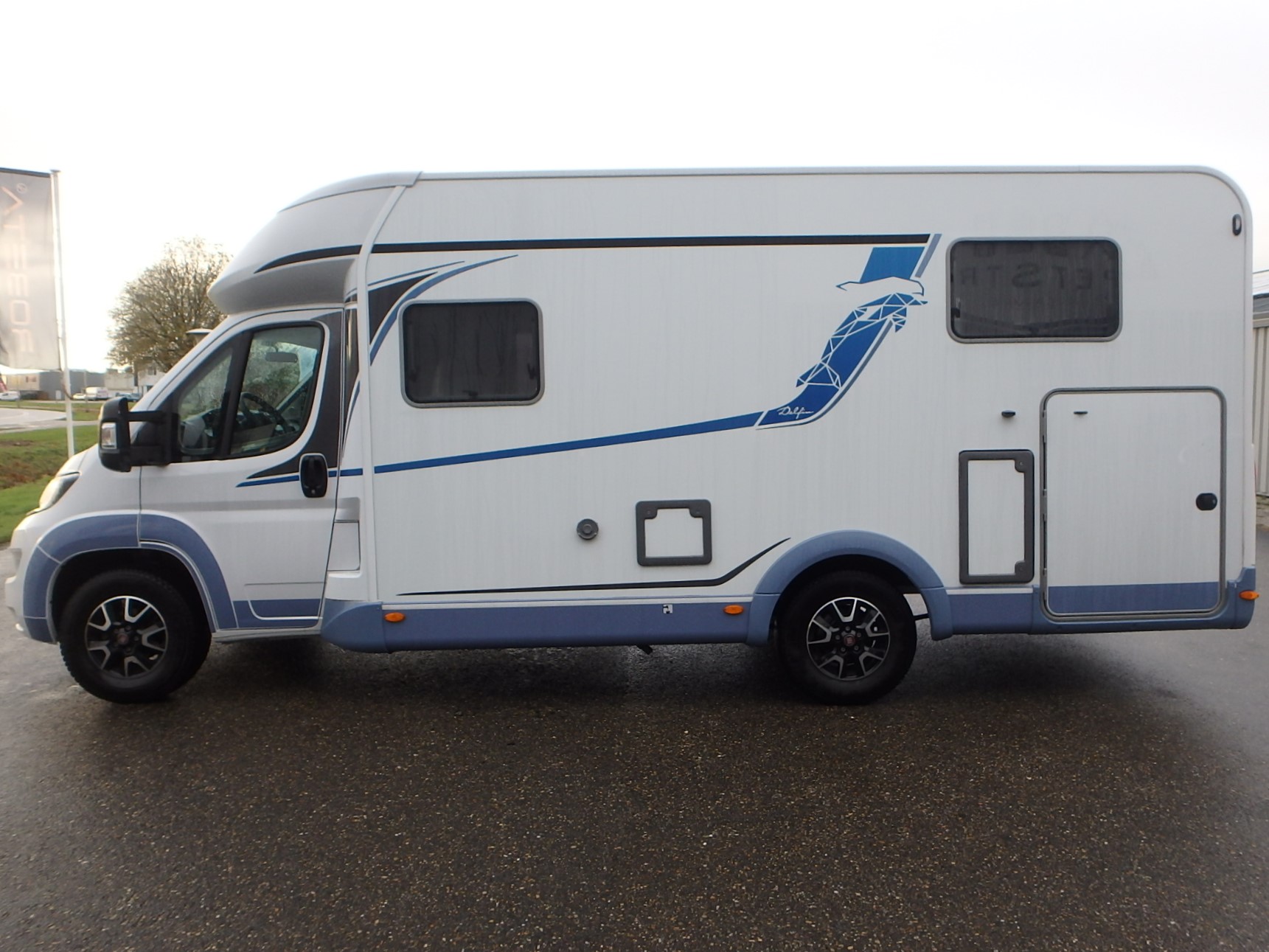 BURSTNER - DELFIN T 690G HARMONY-LINE - Eurotrek Campers Coevorden ...